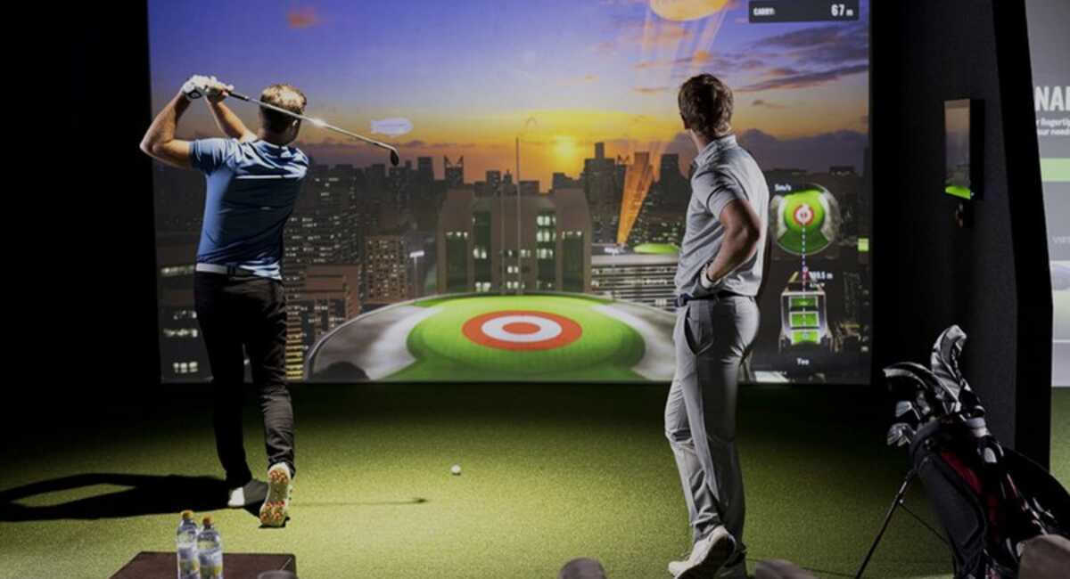 The Back Nine Golf - Top Indoor Golf Experience