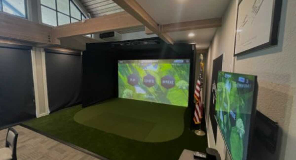 The Albatross Room - Golf Simulator Experience - California Golf Deals