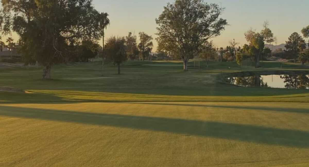 Play Rivers Edge Golf Course