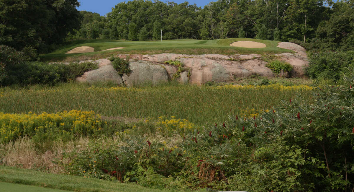 Oak Bay Golf and Country Club - Golf Deals in Muskoka, Ontario